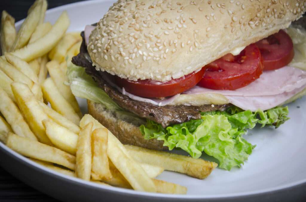 Lomito de carne – Completo con papas – Alberdin